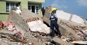 How to use a personal earthquake survival kit to escape a collapsing ...